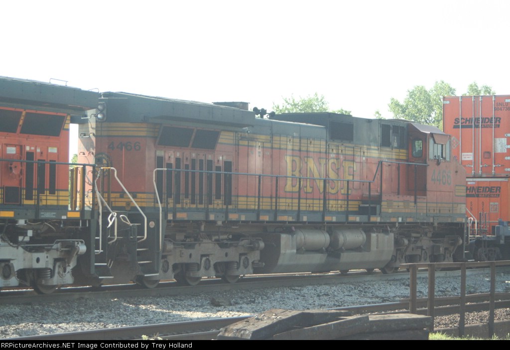 BNSF 4466